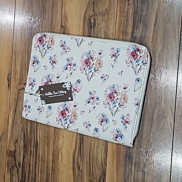 Matilda Jane | Accessories | Matilda Jane Tablet And Organizer Bag New ...